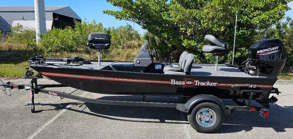 2025 TRACKER BASS TRACKER® CLASSIC XL | Bass Pro Shops