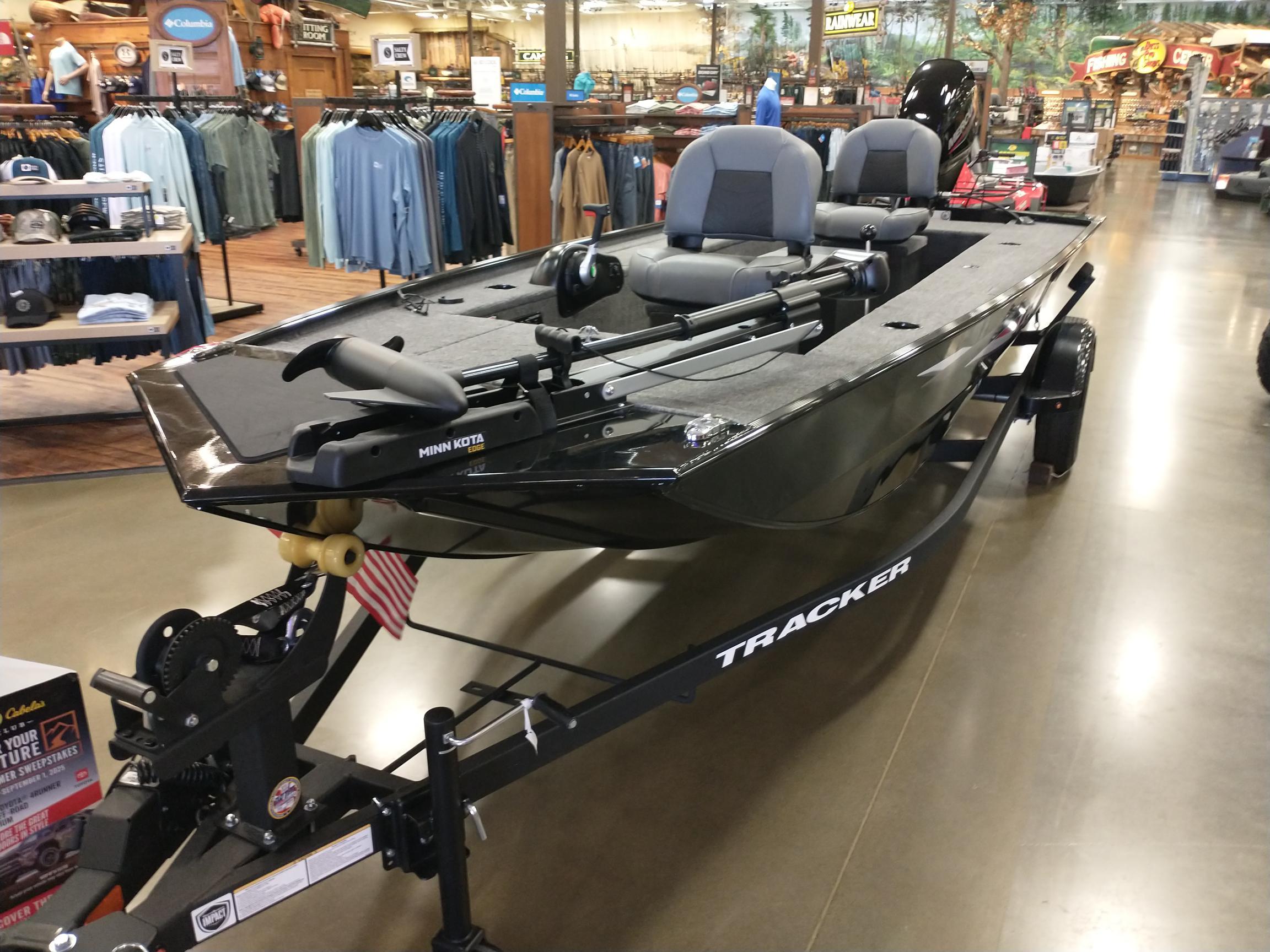 2025 TRACKER PANFISH 17 | Bass Pro Shops