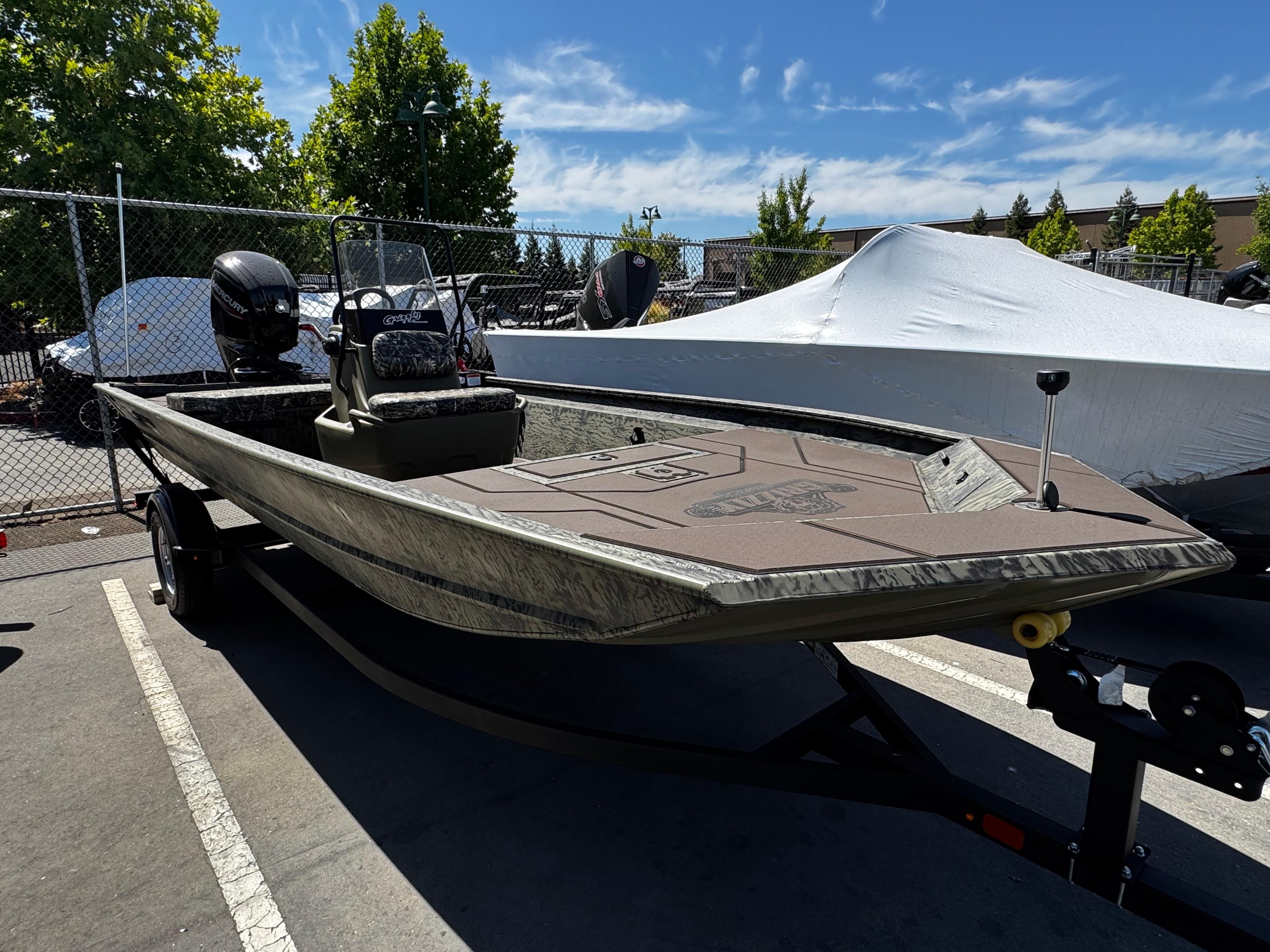 2025 TRACKER GRIZZLY 1860 CC | Bass Pro Shops