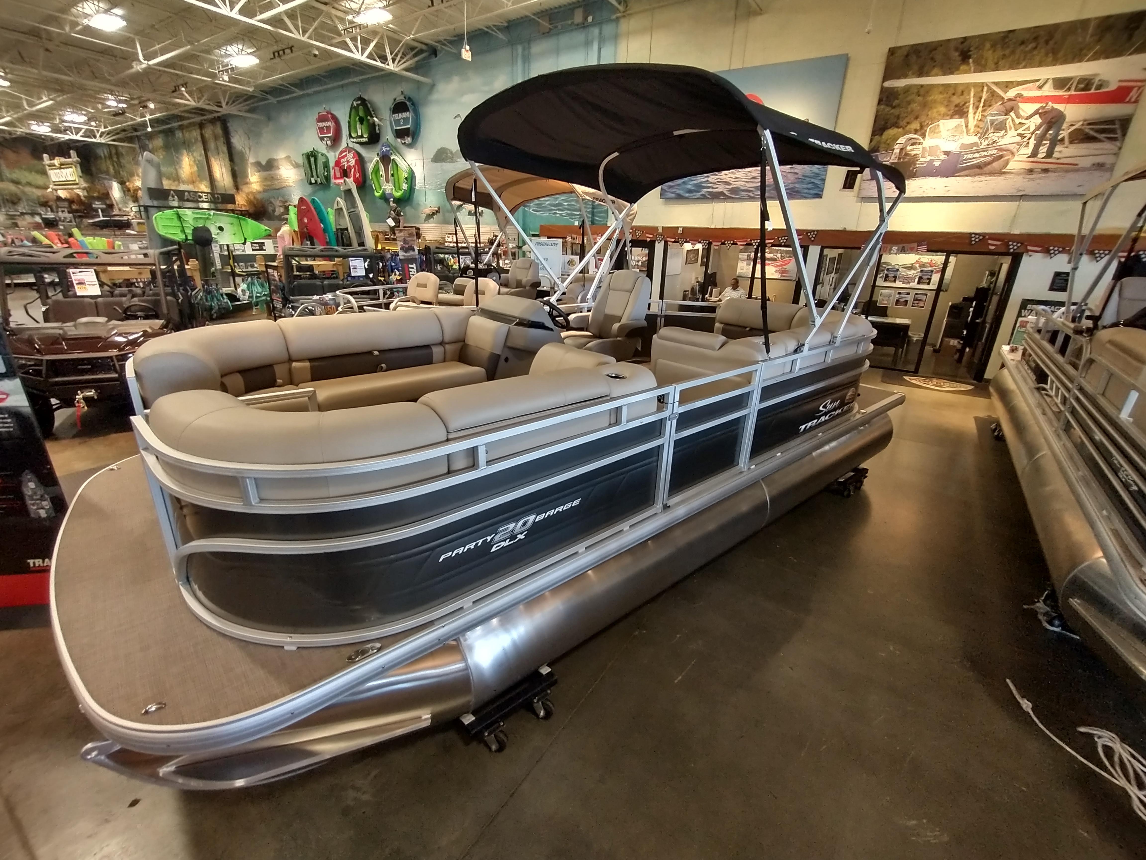 2025 SUN TRACKER PARTY BARGE 20 DLX | Bass Pro Shops