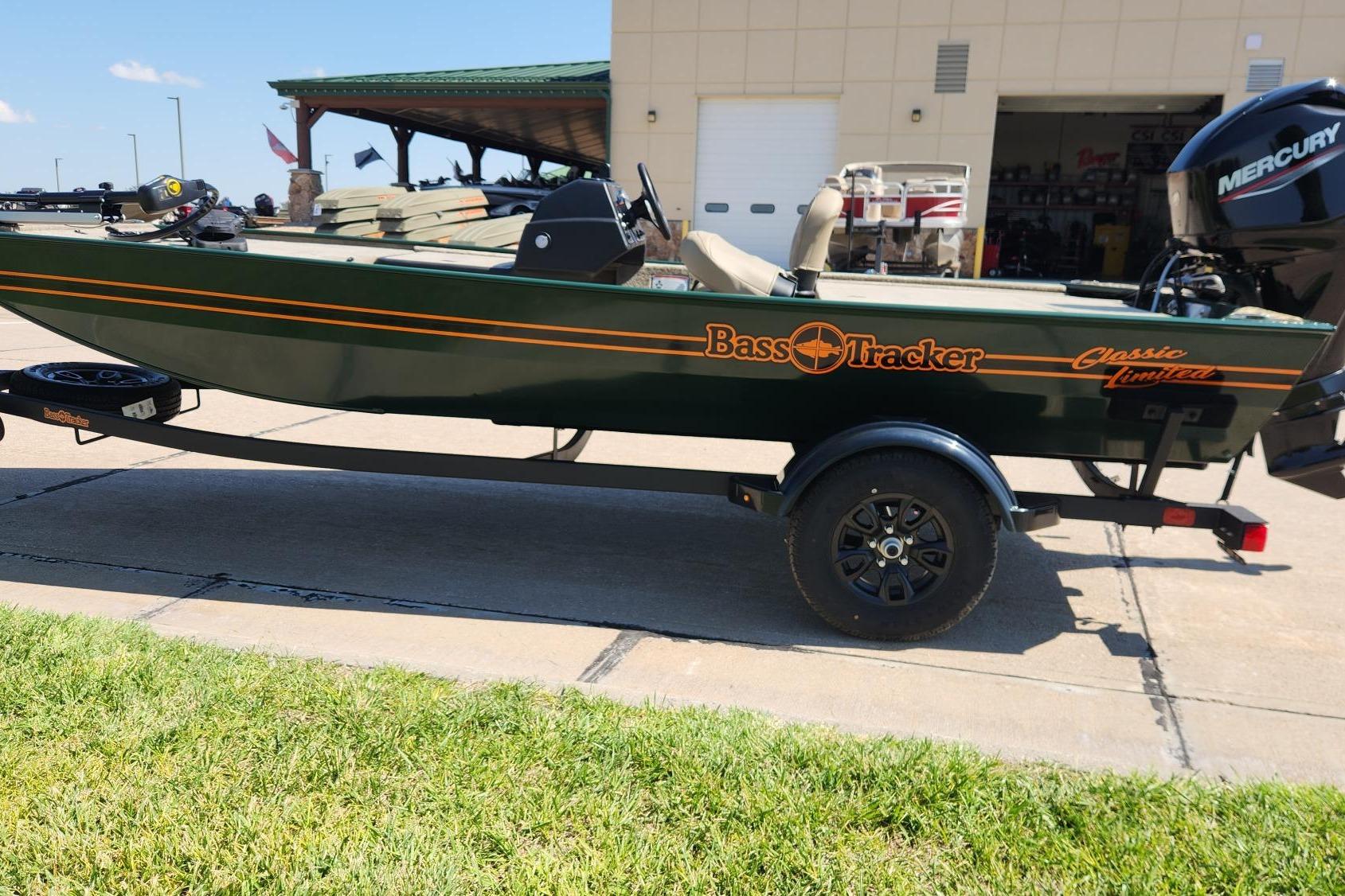 2026 TRACKER BASS TRACKER CLASSIC LIMITED | Bass Pro Shops