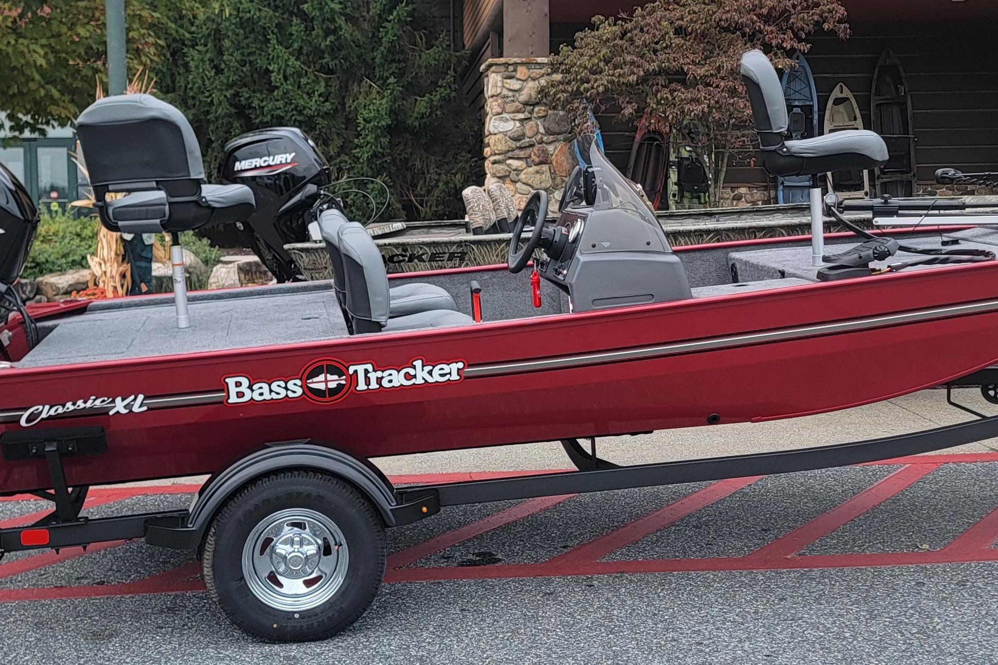 2026 TRACKER BASS TRACKER CLASSIC XL | Bass Pro Shops