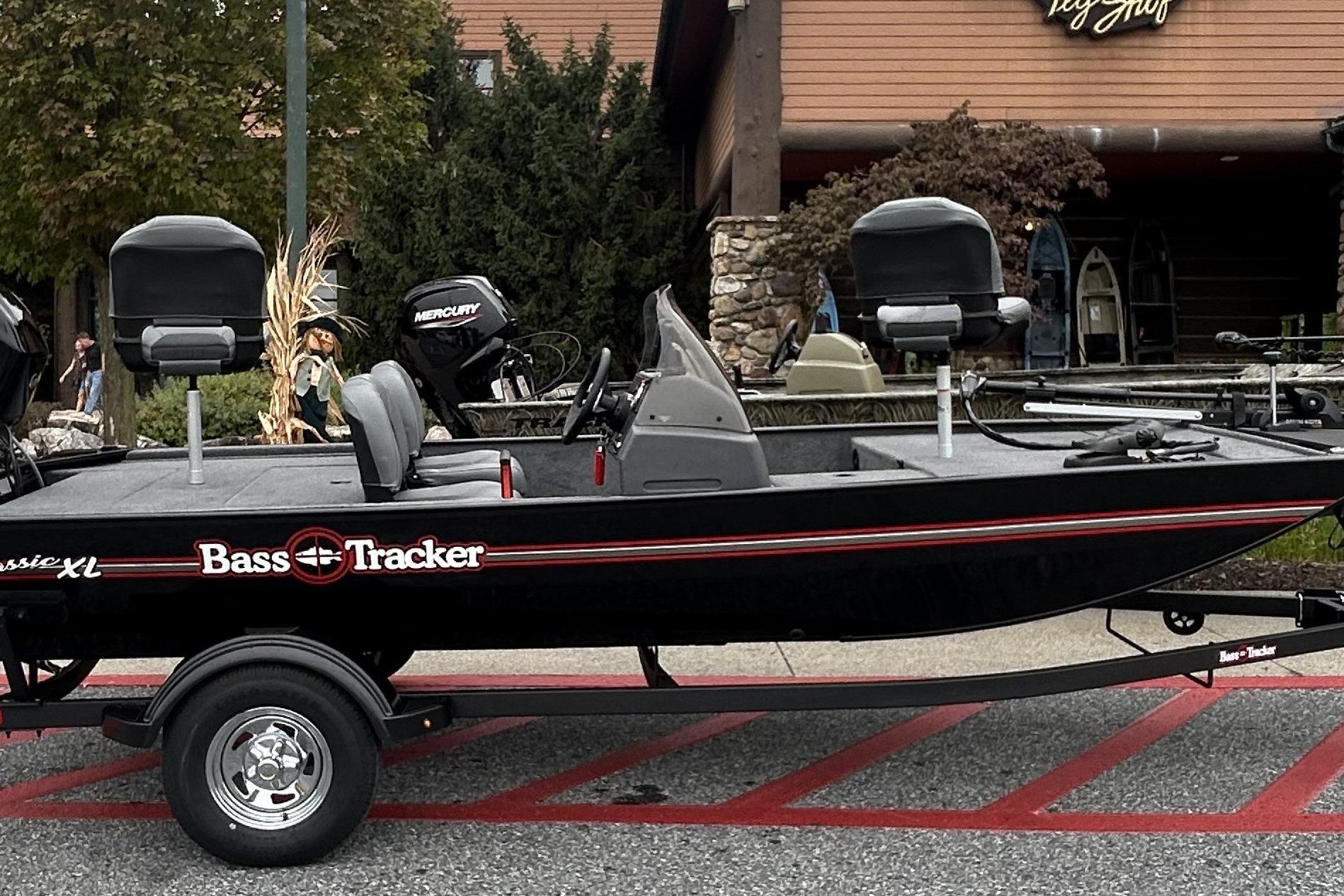 2026 TRACKER BASS TRACKER CLASSIC XL | Bass Pro Shops