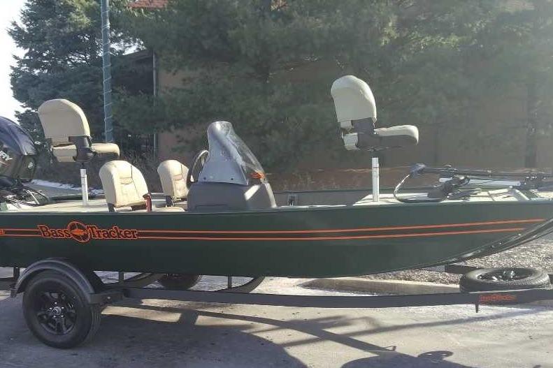2026 TRACKER BASS TRACKER CLASSIC LIMITED | Bass Pro Shops