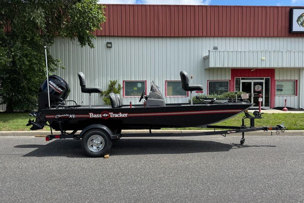 2026 TRACKER BASS TRACKER CLASSIC XL | Bass Pro Shops