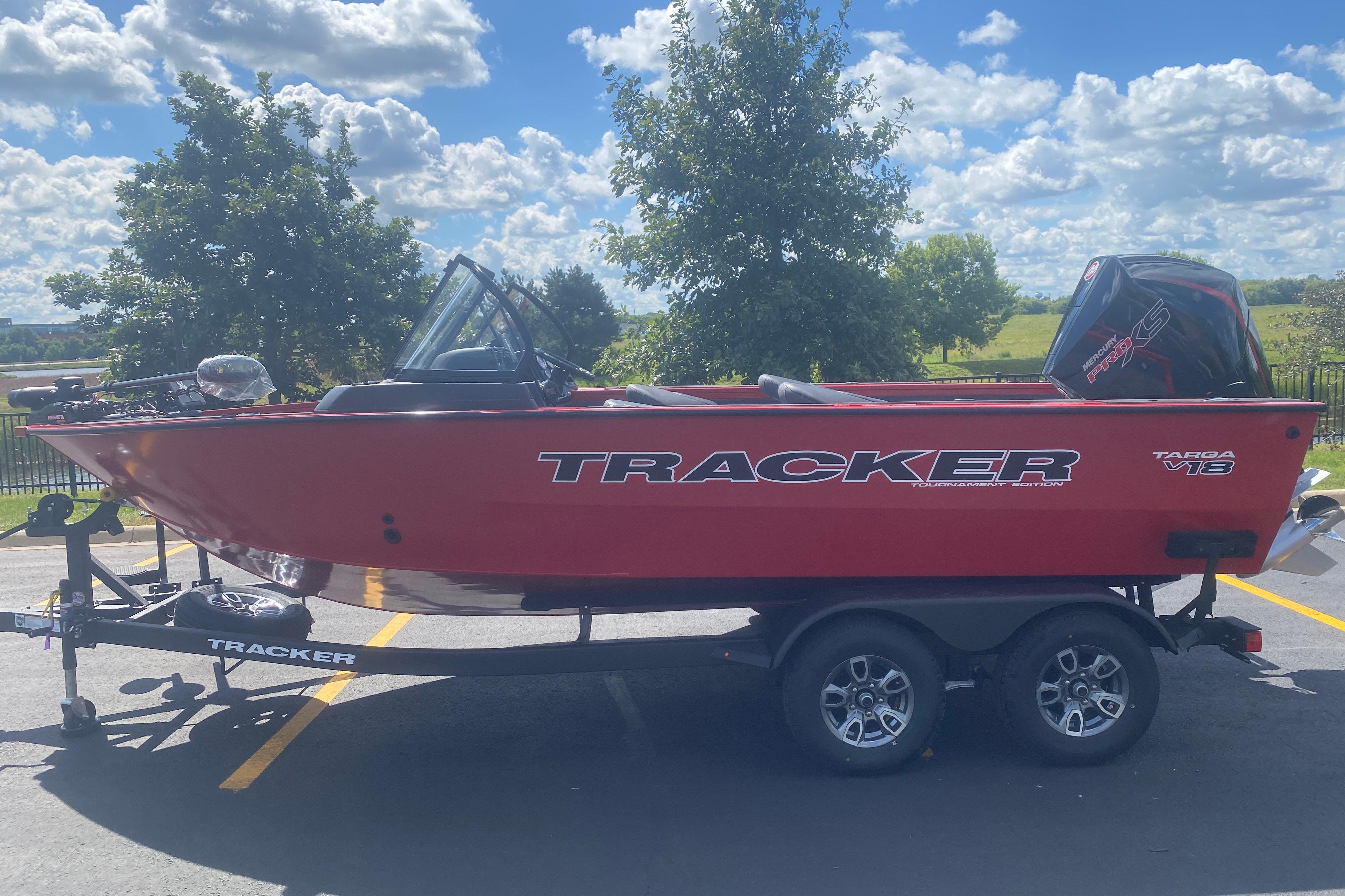 2026 TRACKER TARGA V-18 COMBO | Bass Pro Shops