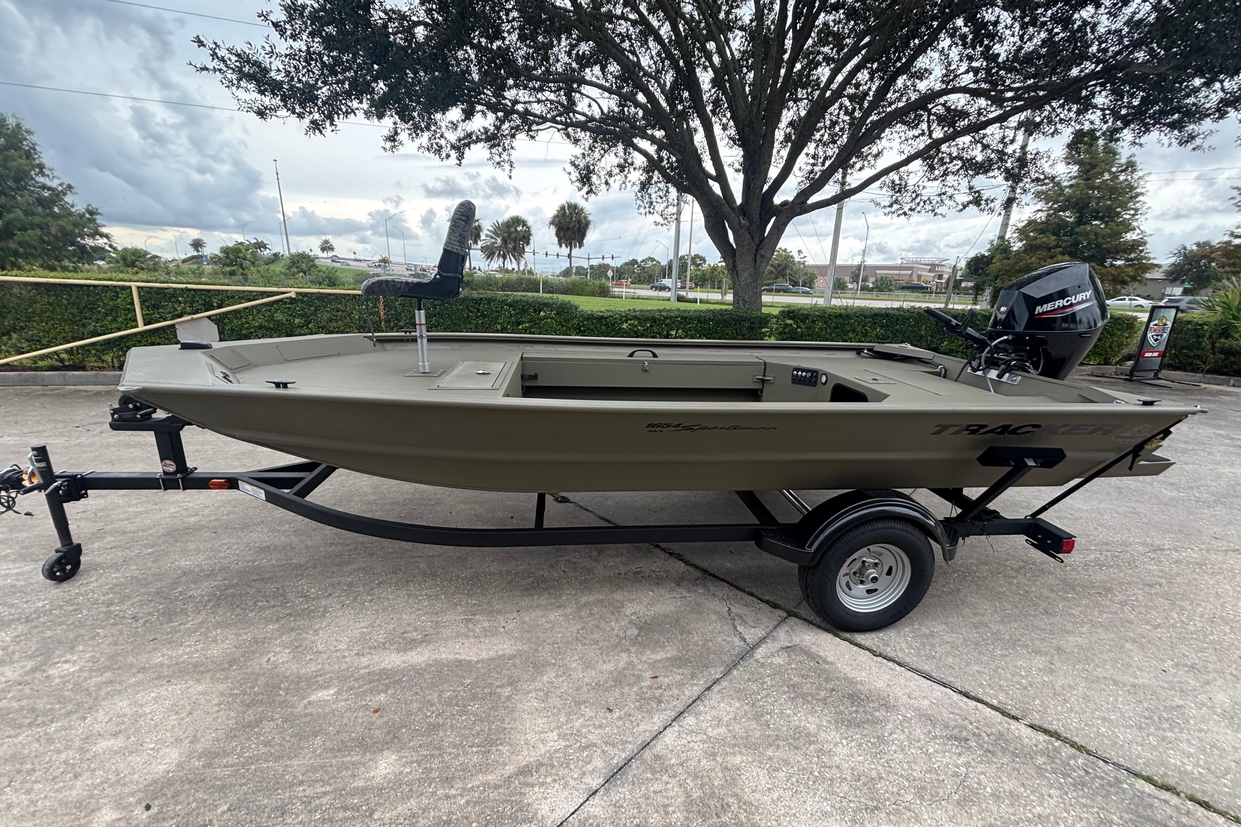 2026 TRACKER GRIZZLY 1654 T SPORTSMAN | Bass Pro Shops
