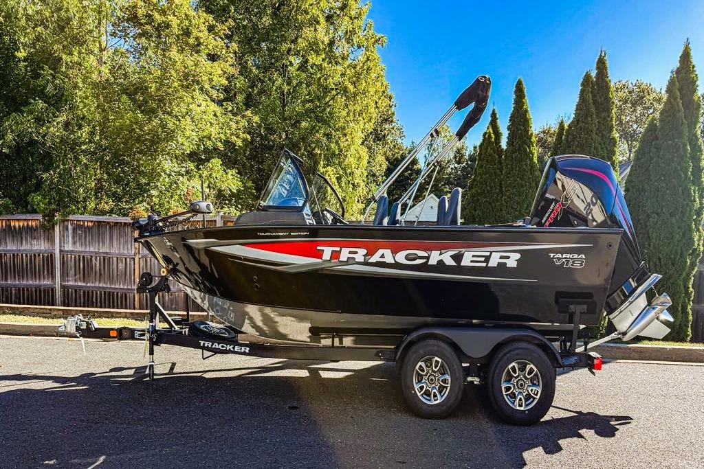 2026 TRACKER TARGA V-18 COMBO | Bass Pro Shops