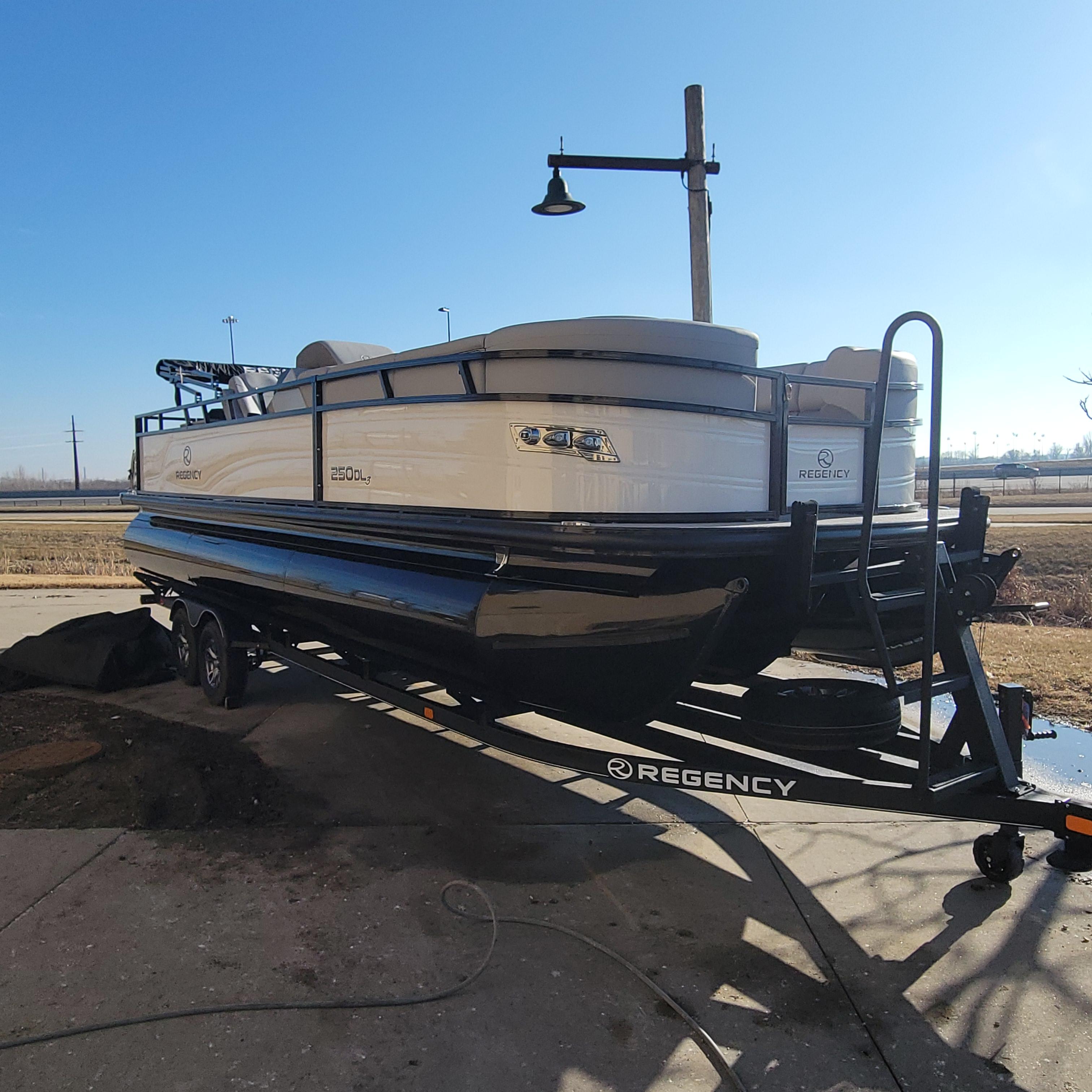 2024 REGENCY 250 DL3 | Cabela's