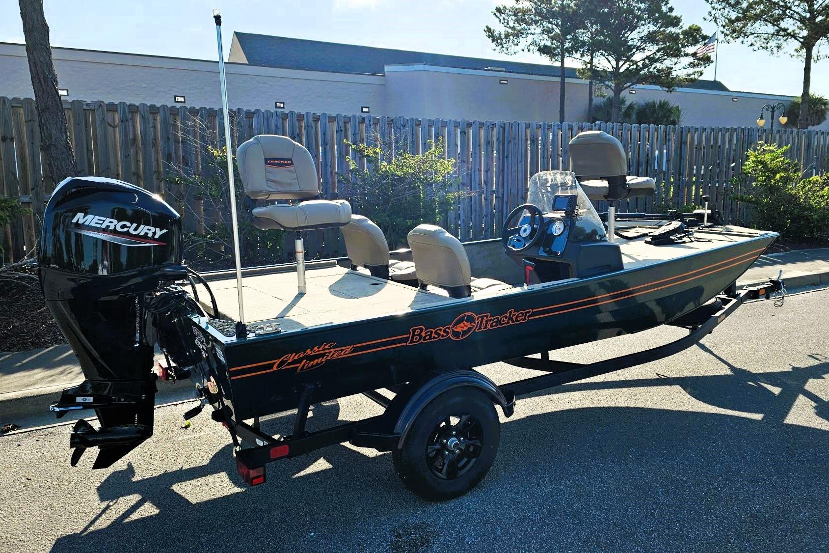 2026 TRACKER BASS TRACKER® CLASSIC LIMITED | Bass Pro Shops