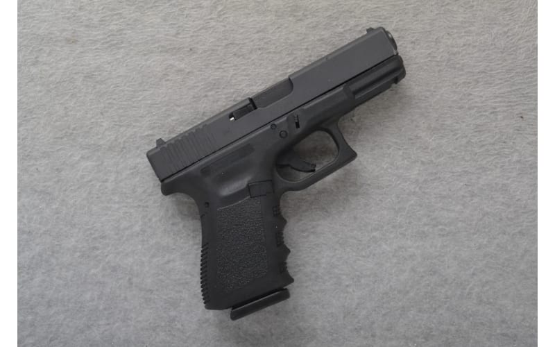 glock 19 in hand black