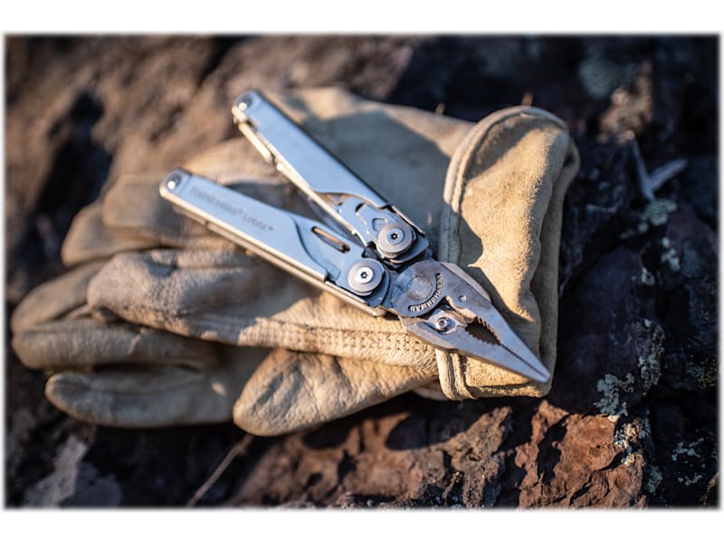 embedo multi tool axe